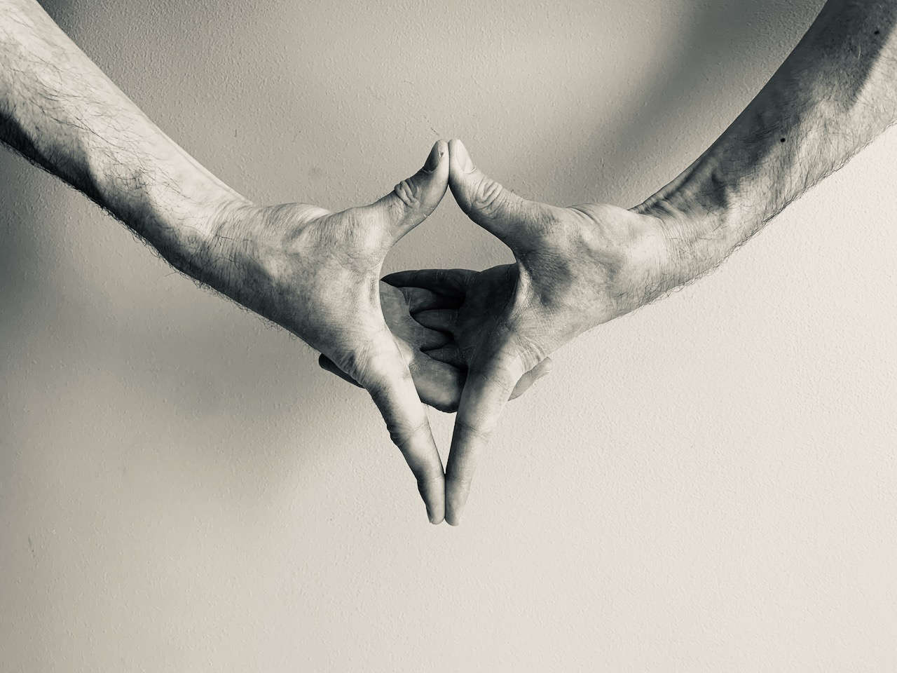 5 mudras de main essentiels – Bienfaits et mode d’emploi