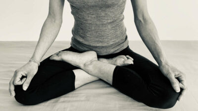 Posture du lotus : éviter les blessures, avancer en sécurité