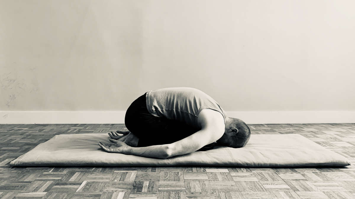 Balasana : Pourquoi & comment faire la posture de l’enfant